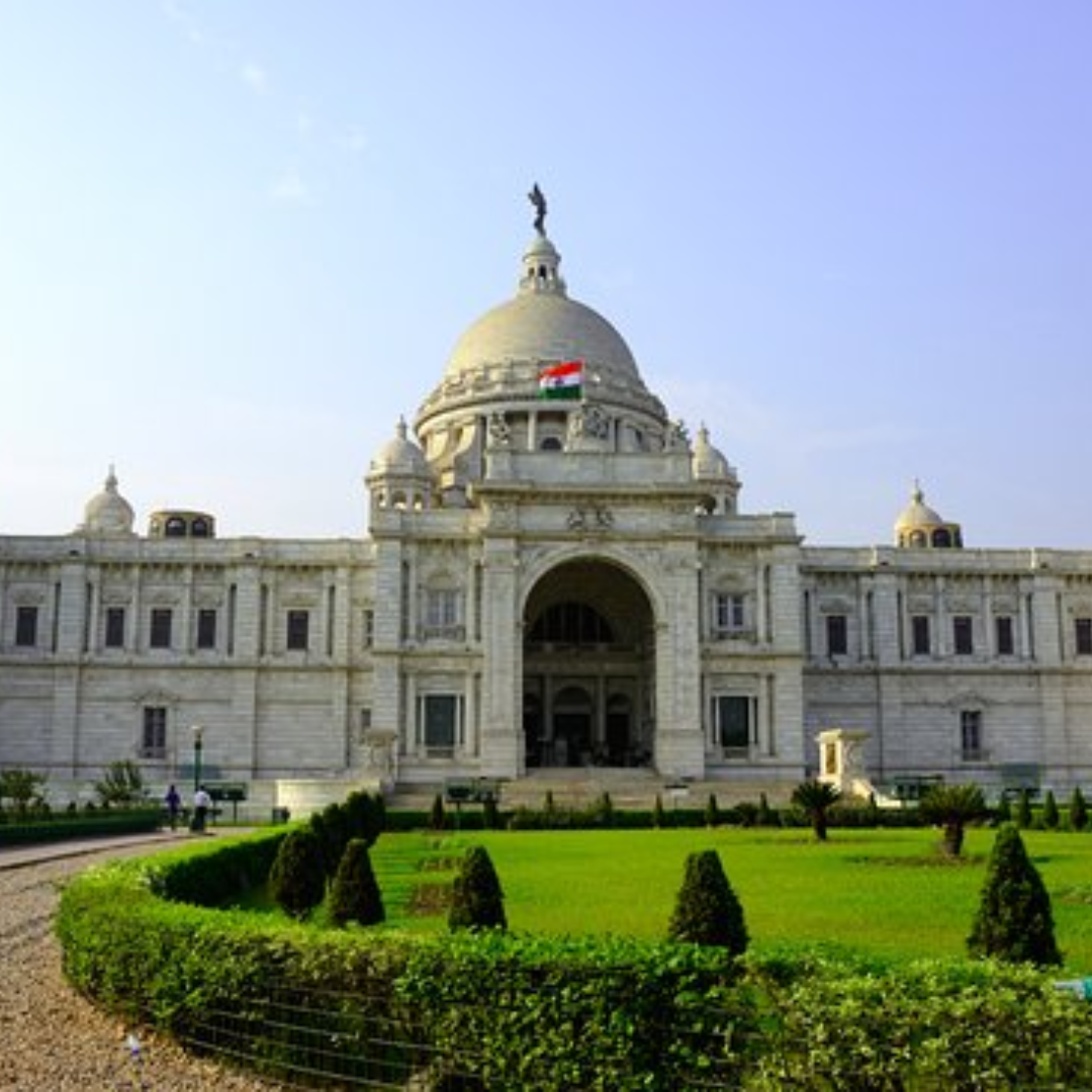 Victoria Memorial and Howrah Bridge in Kolkata - Toliday Trip