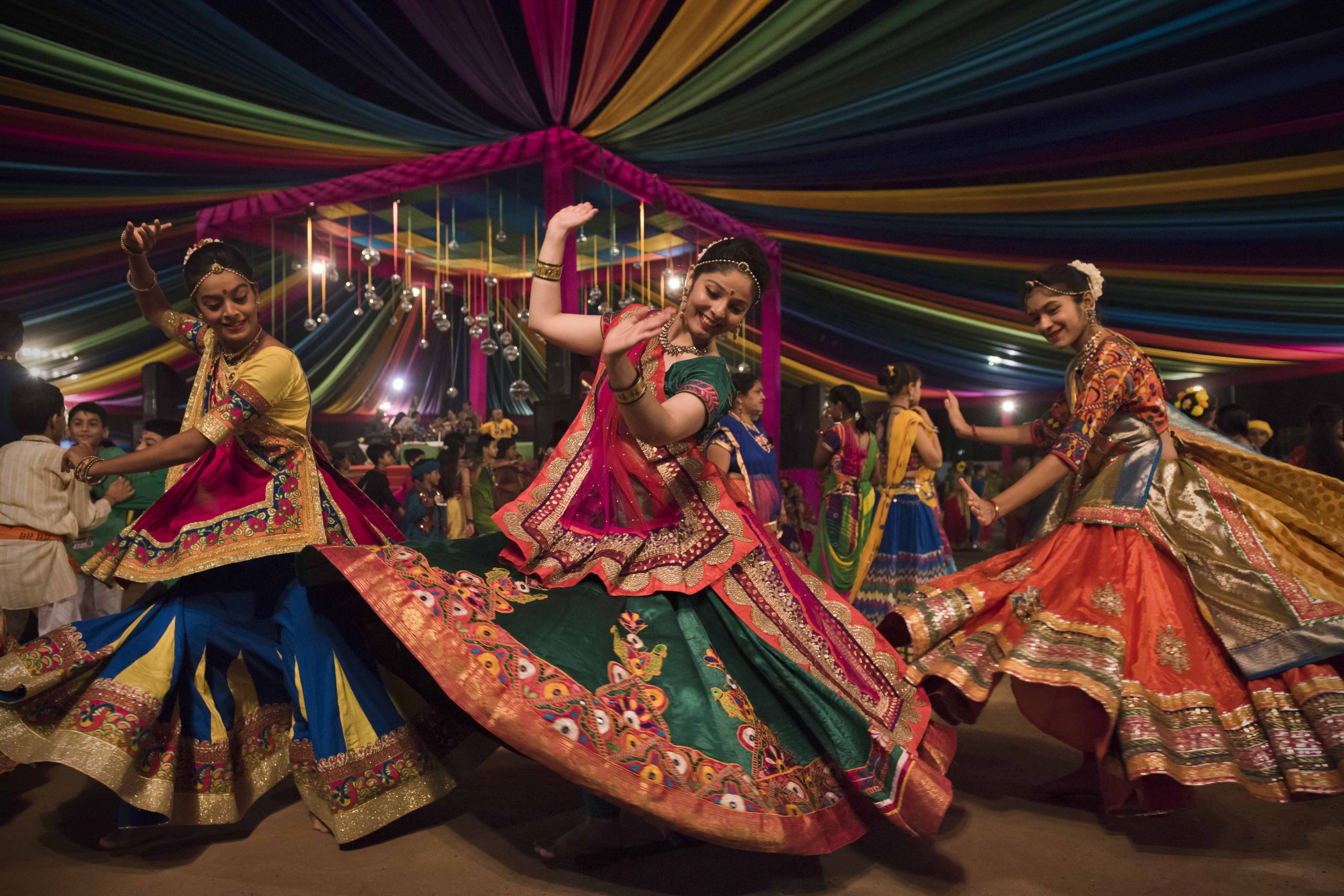 The Dance of Navratri: Understanding Garba and Dandiya Raas - Toliday Trip